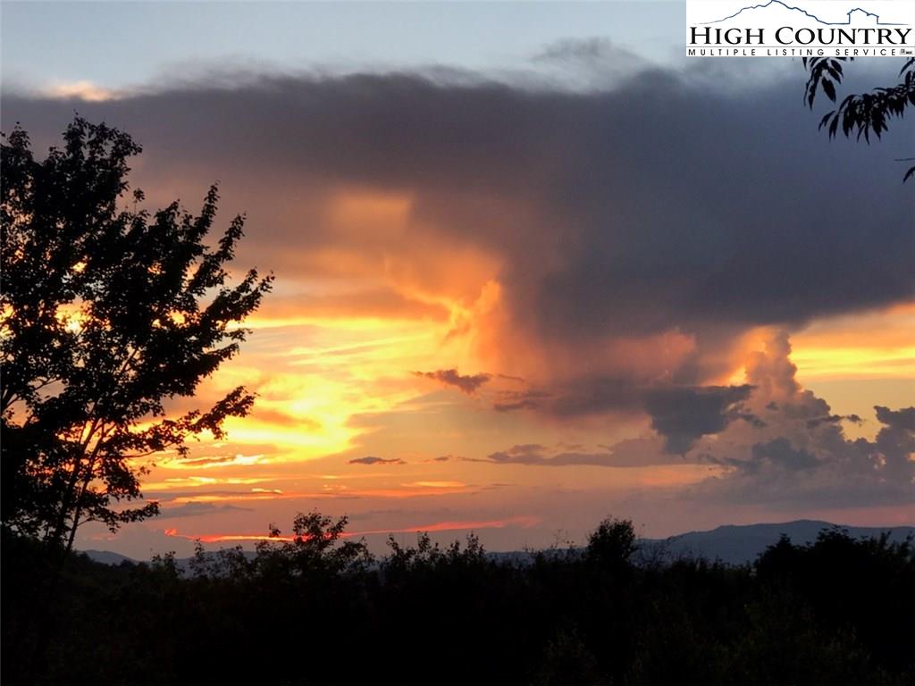 MLS#: 217588 | 219 Pine Ridge Road, Beech Mountain, NC 28604